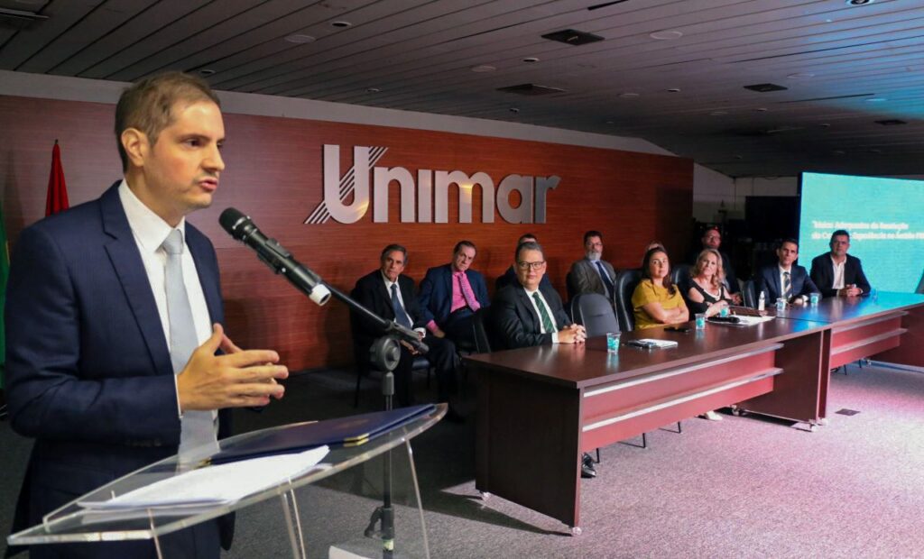 Novo docente do curso de Direito da Unimar, o atual Advogado Geral da ...