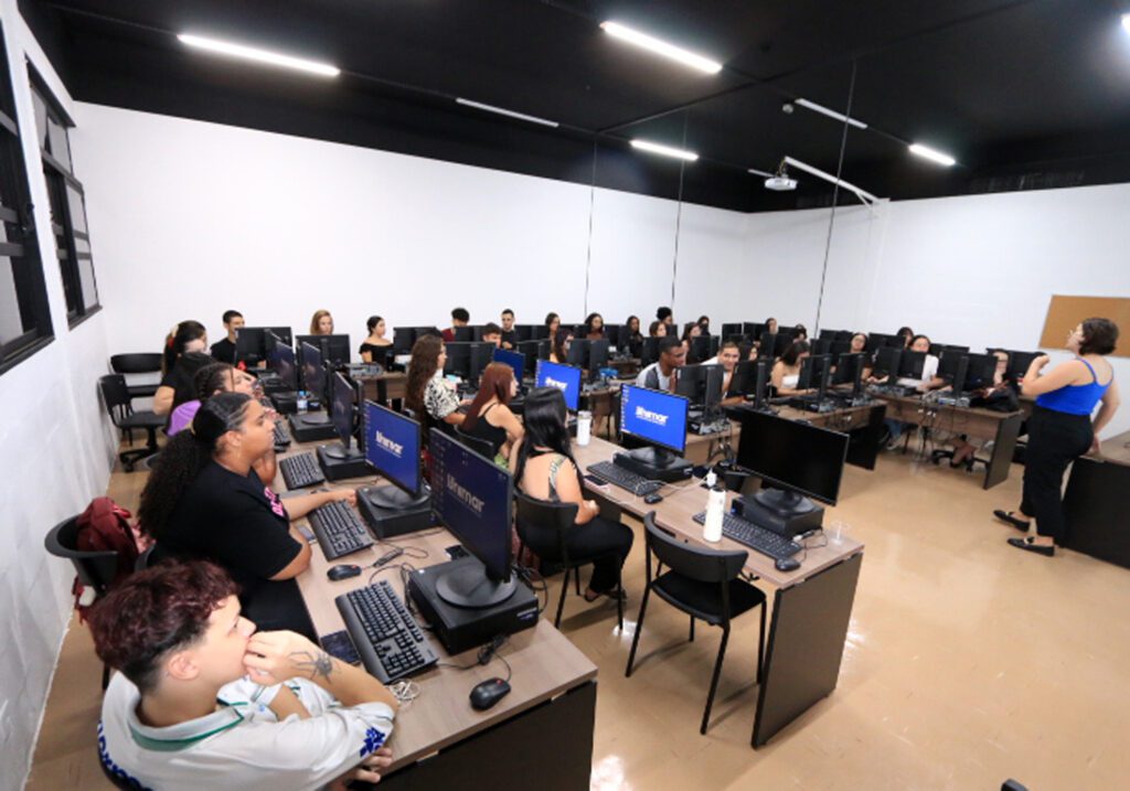 Programa "Meu Primeiro Estágio" da Unimar capacita acadêmicos de ...